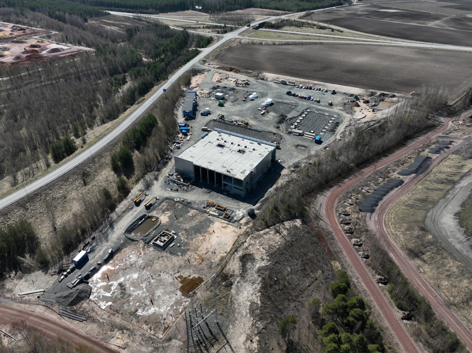 P2X Solutions’ hydrogen plant in Harjavalta reached its rooftop height – P2X Solutions